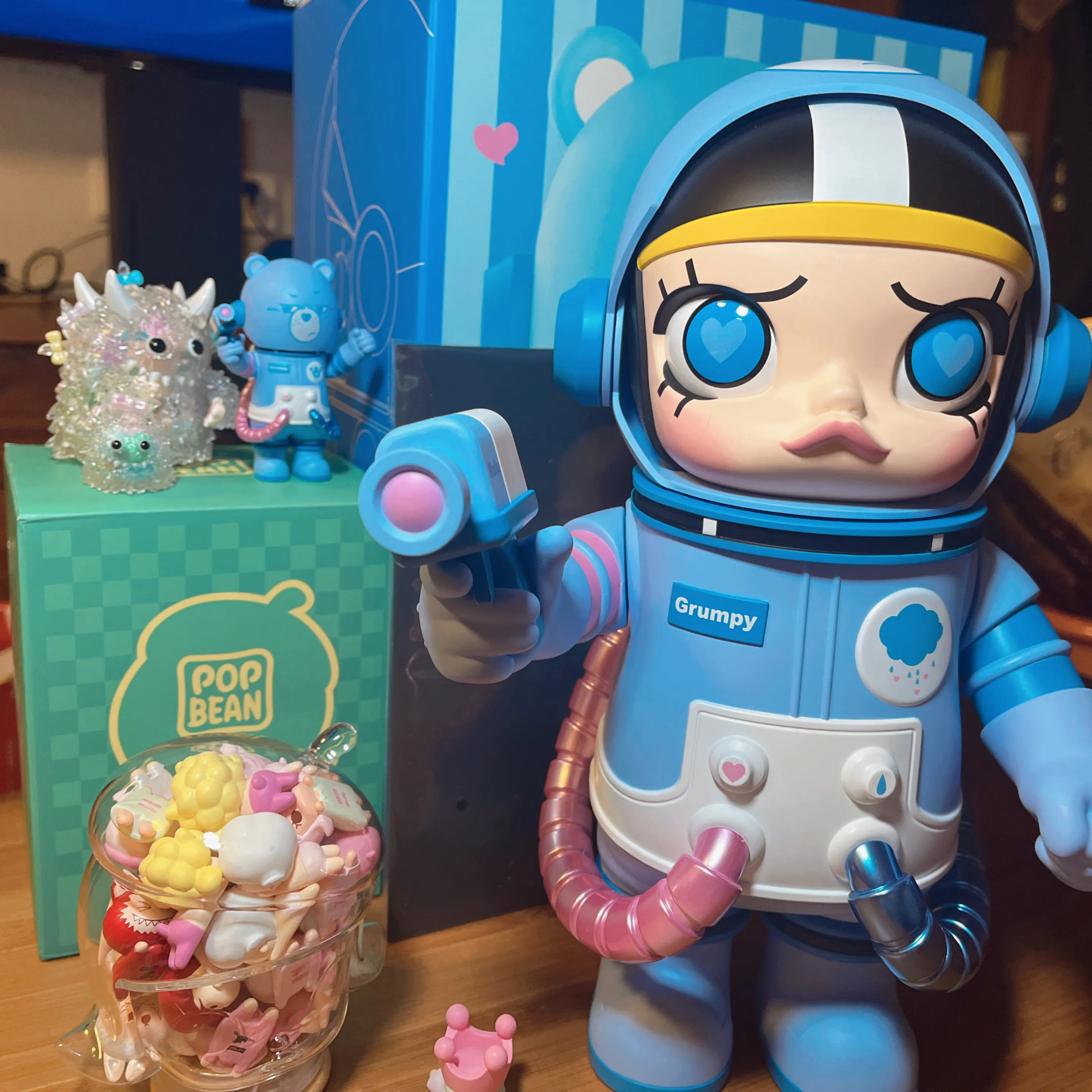 MEGA SPACE MOLLY 400%+100% Grumpy Bear - Mega 400% - POP MART (United ...